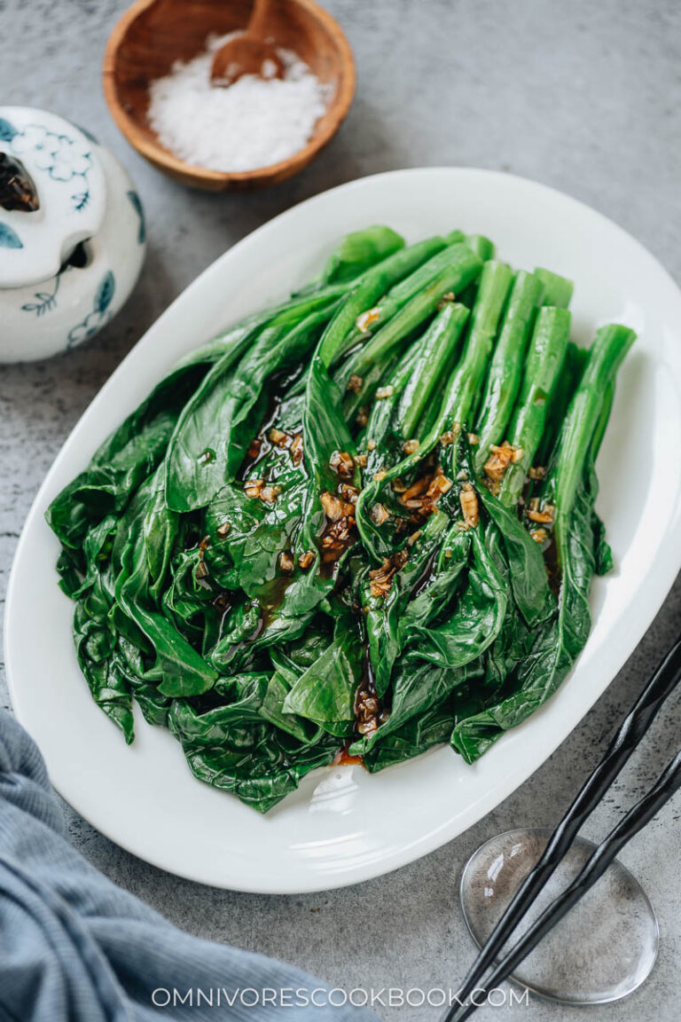 Choy Sum with Garlic Sauce (白灼菜心) - Omnivore's Cookbook