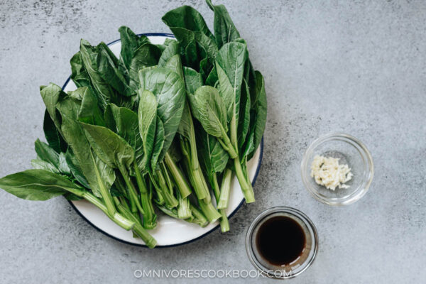 Choy Sum with Garlic Sauce (白灼菜心) - Omnivore's Cookbook