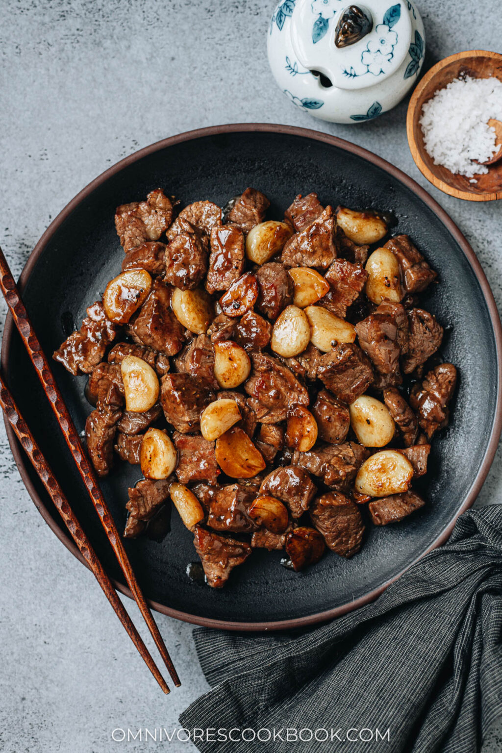 Garlic Beef (蒜香牛肉粒) - Omnivore's Cookbook