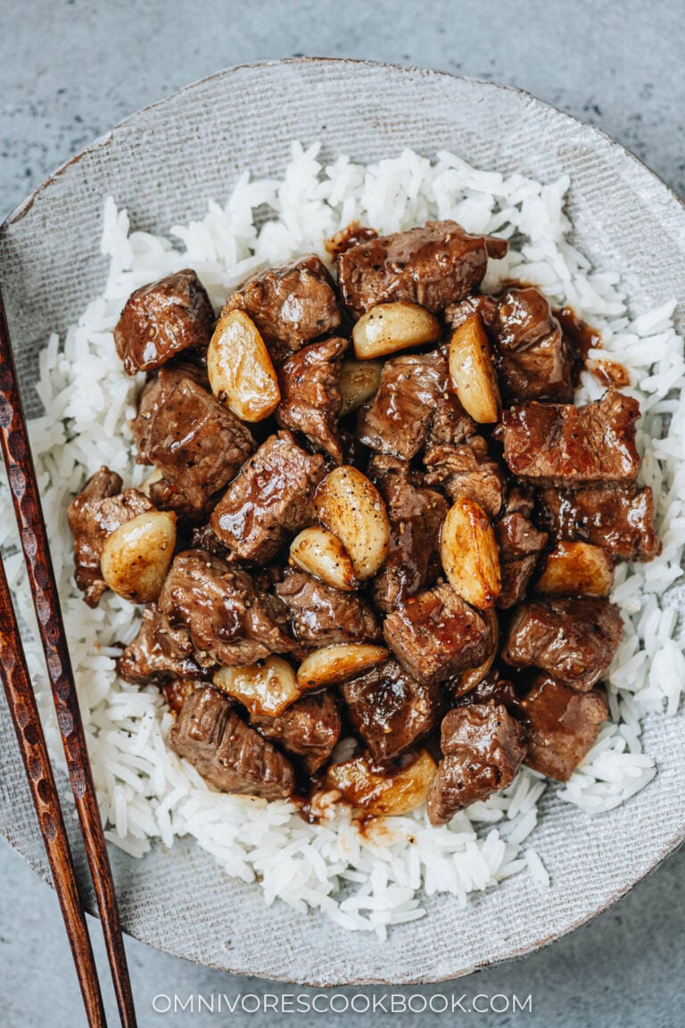 Chinese Garlic Beef (蒜香牛肉粒) - Omnivore's Cookbook
