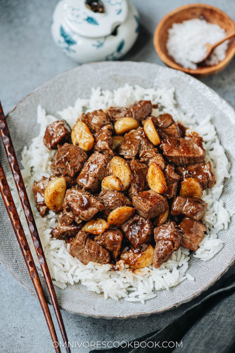 Chinese Garlic Beef (蒜香牛肉粒) - Omnivore's Cookbook
