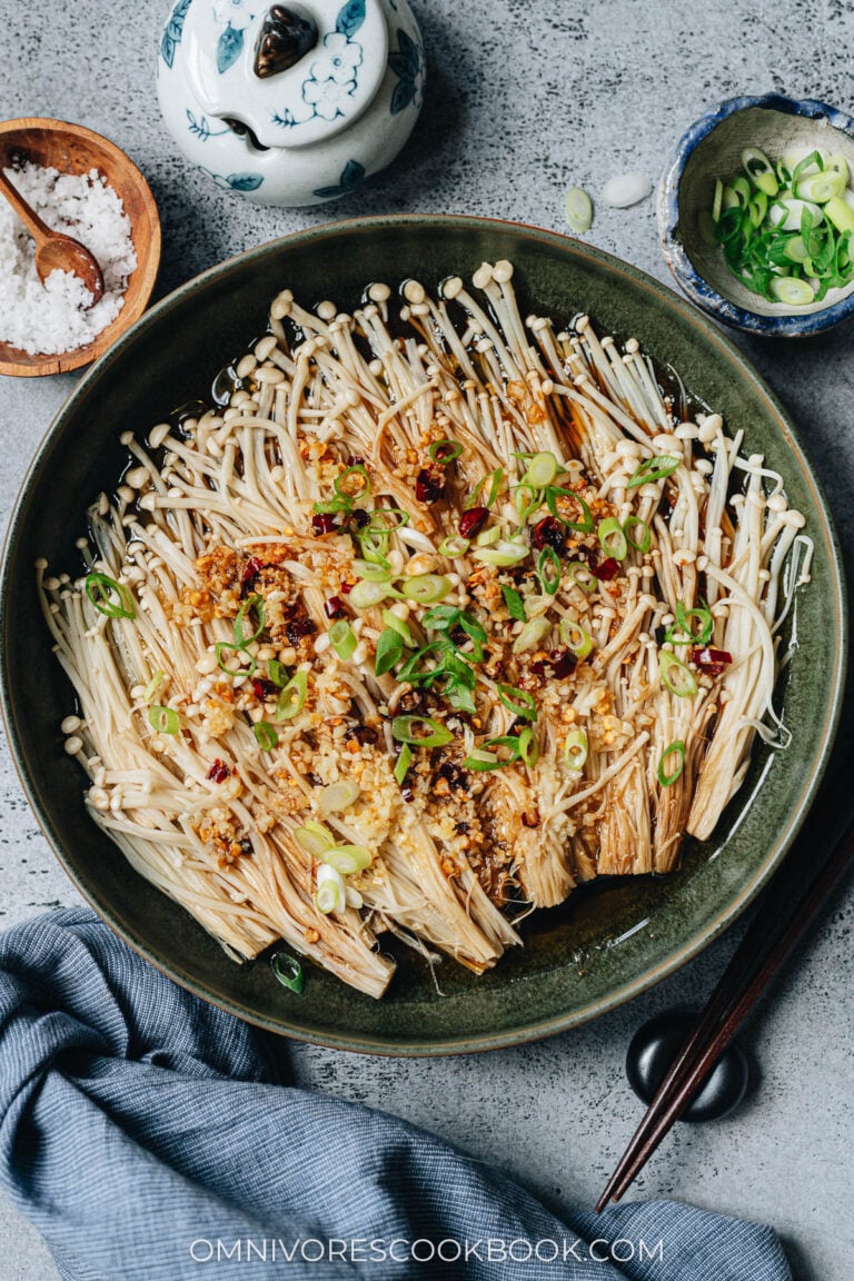 Steamed Enoki Mushrooms (蒜蓉金针菇) - Omnivore's Cookbook