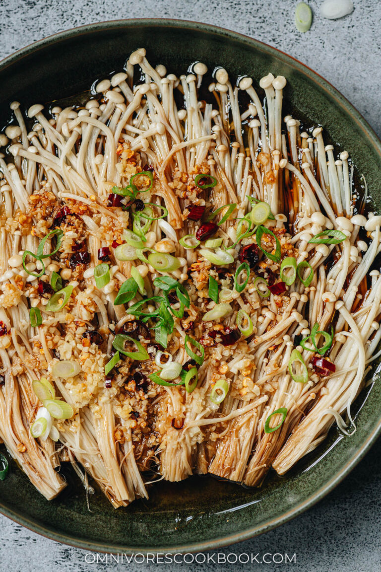 Steamed Enoki Mushrooms (蒜蓉金针菇) - Omnivore's Cookbook