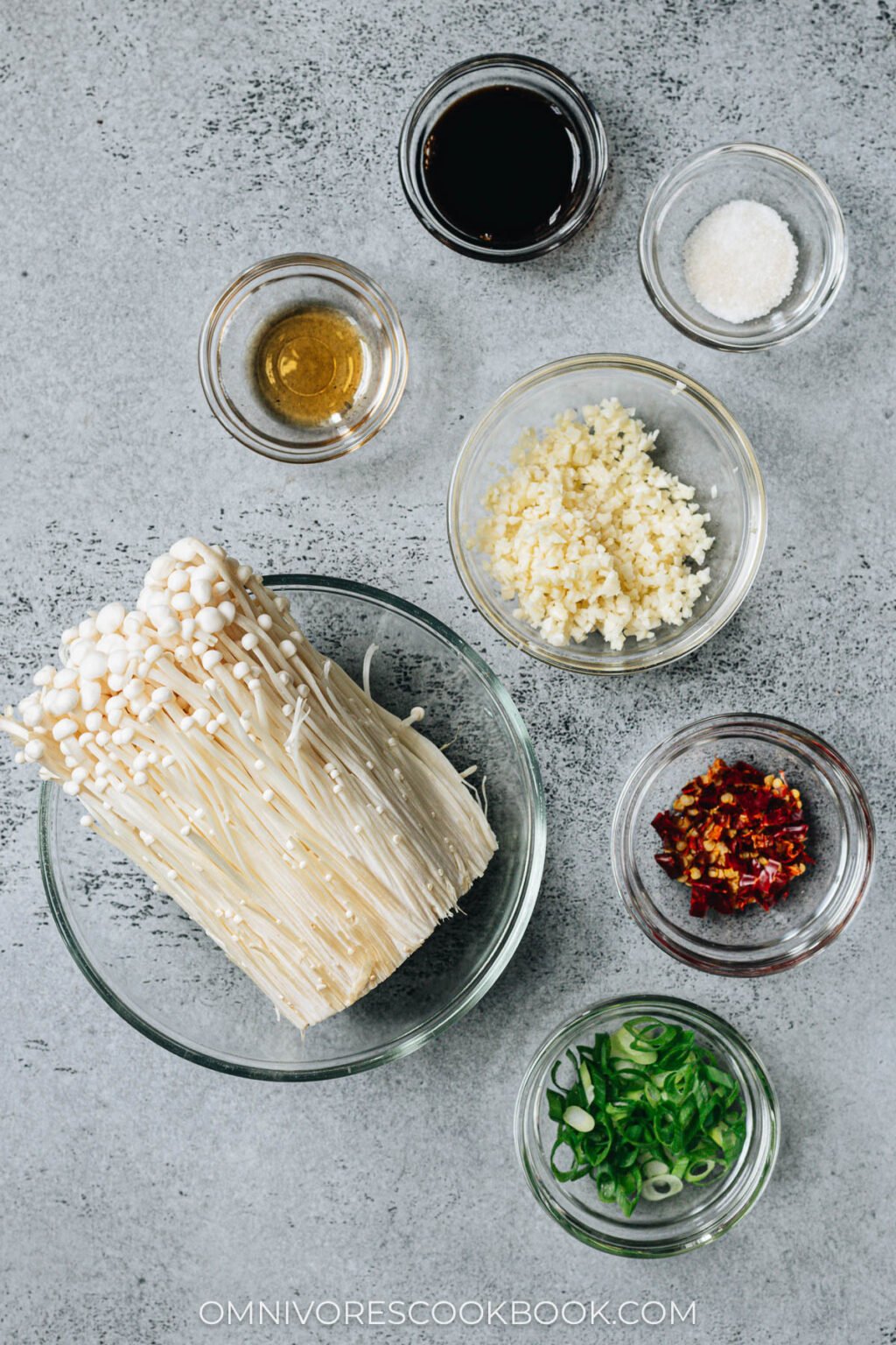 Steamed Enoki Mushrooms (蒜蓉金针菇) - Omnivore's Cookbook