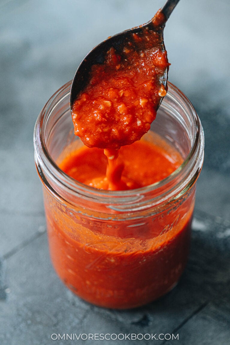 How to Make Chili Oil (辣椒油) - Omnivore's Cookbook