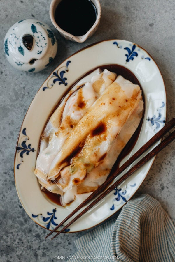 Cheung Fun with Shrimp (鲜虾肠粉) - Omnivore's Cookbook