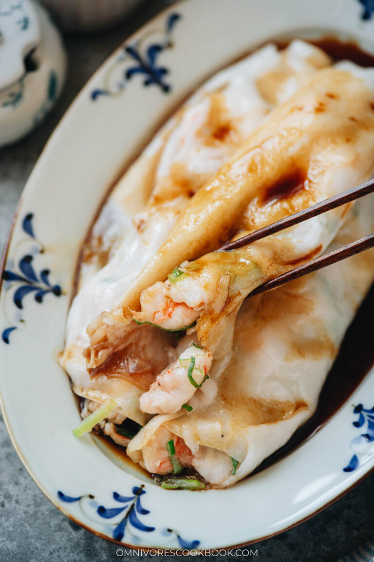 Cheung Fun with Shrimp (鲜虾肠粉) - Omnivore's Cookbook
