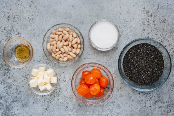 Traditional Mooncake (广式月饼) - Omnivore's Cookbook