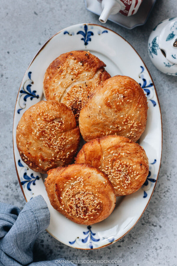 Guo Kui (Crispy Stuffed Flatbread, 军屯锅盔) - Omnivore's Cookbook