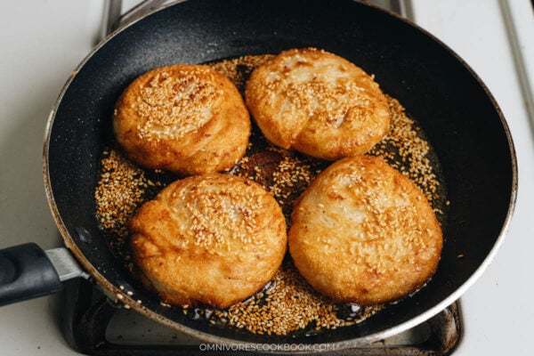 Guo Kui (Crispy Stuffed Flatbread, 军屯锅盔) - Omnivore's Cookbook