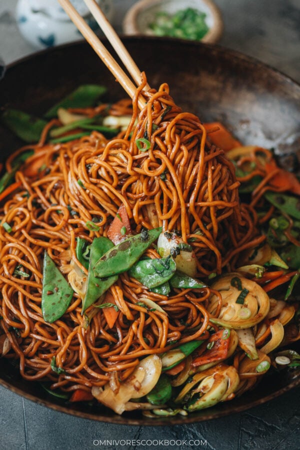 Vegetable Lo Mein (Simple 20-Minute Recipe!) - Street Food Spectacle